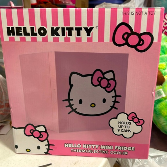 Hello Kitty | Other | Cool And Compact Nib Hello Kitty Mini Fridge ...